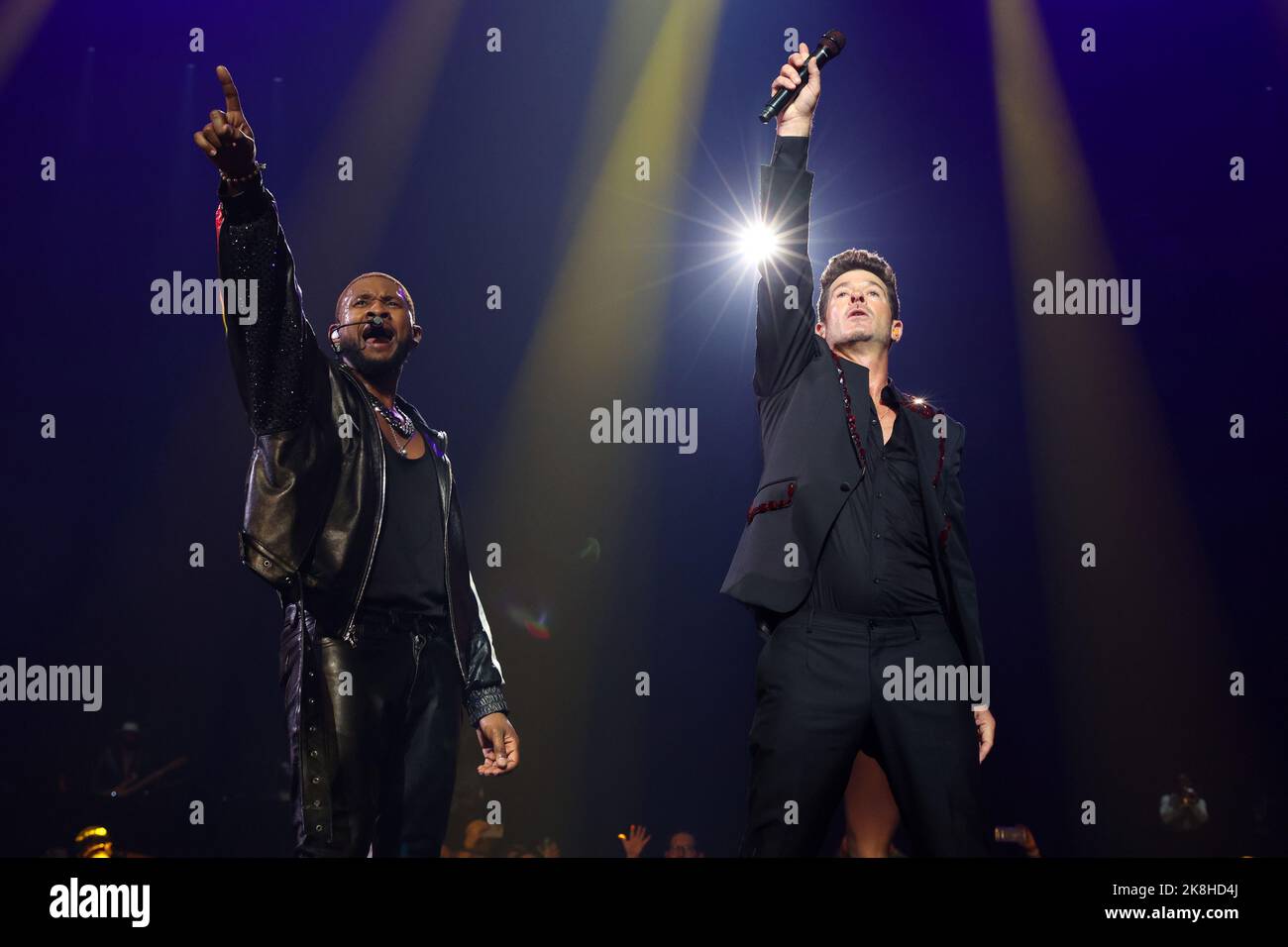 Las Vegas, NV, USA. 22nd Oct, 2022. Usher and Robin Thicke performs ...