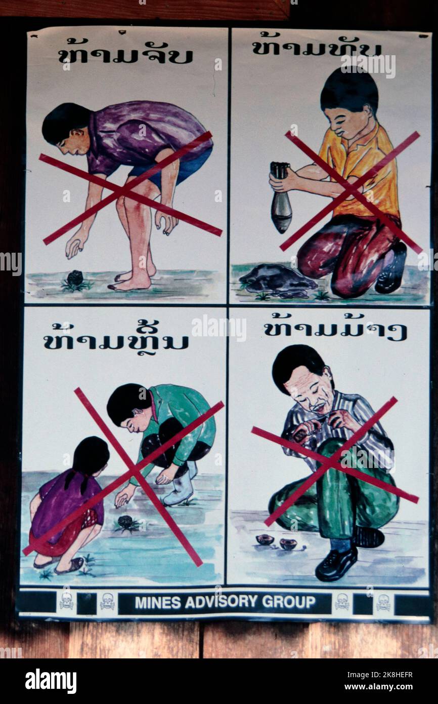 Unexploded bomb warning sign hi-res stock photography and images - Alamy