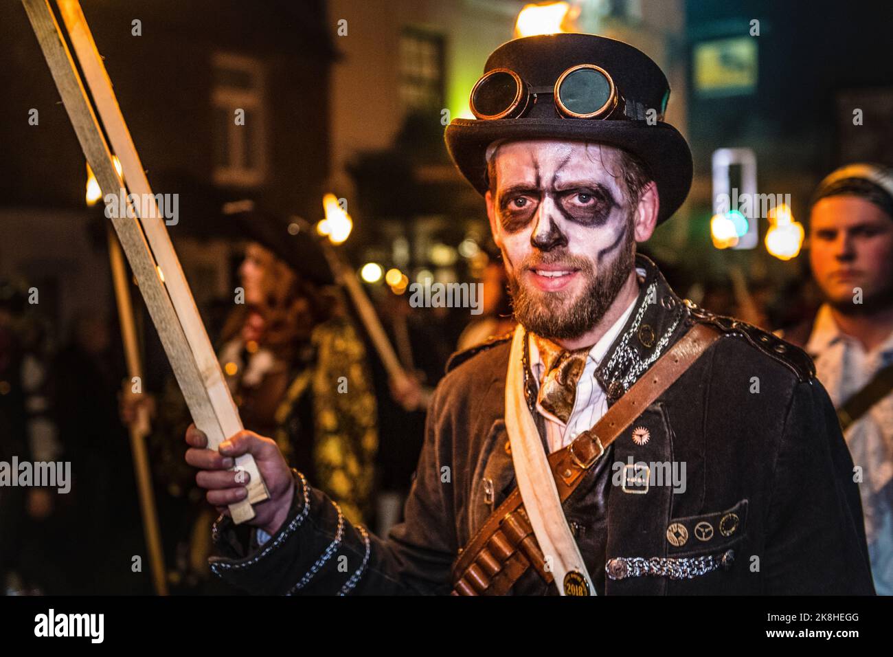 Lewes Suusex, Bonfire or Guy Fawkes Night, revellers who burn effigies ...