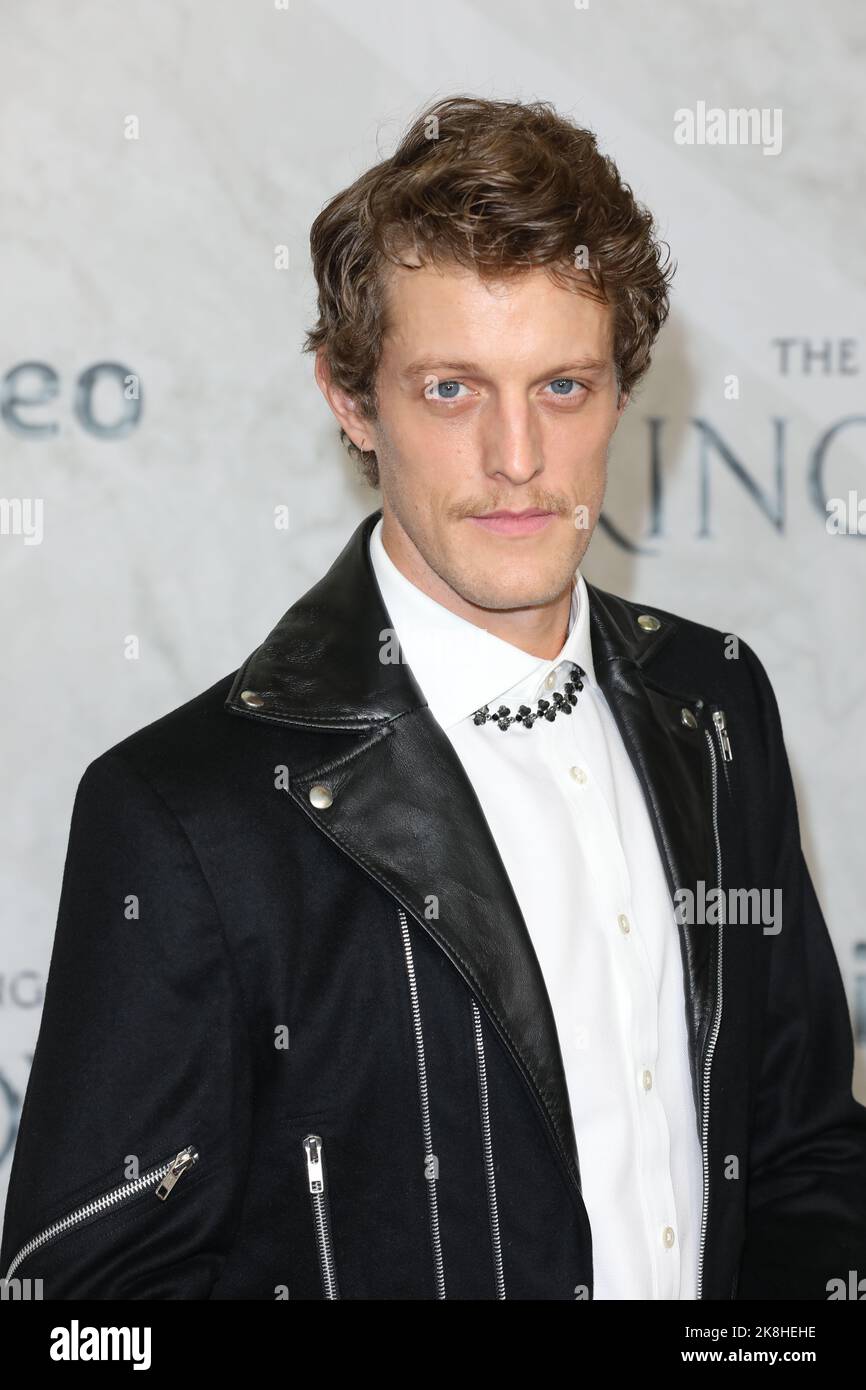 Robert Strange attends the World premiere of "The Lord Of The Rings ...