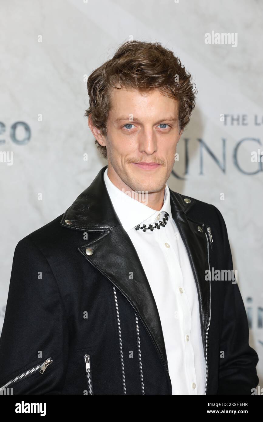 Robert Strange attends the World premiere of "The Lord Of The Rings ...