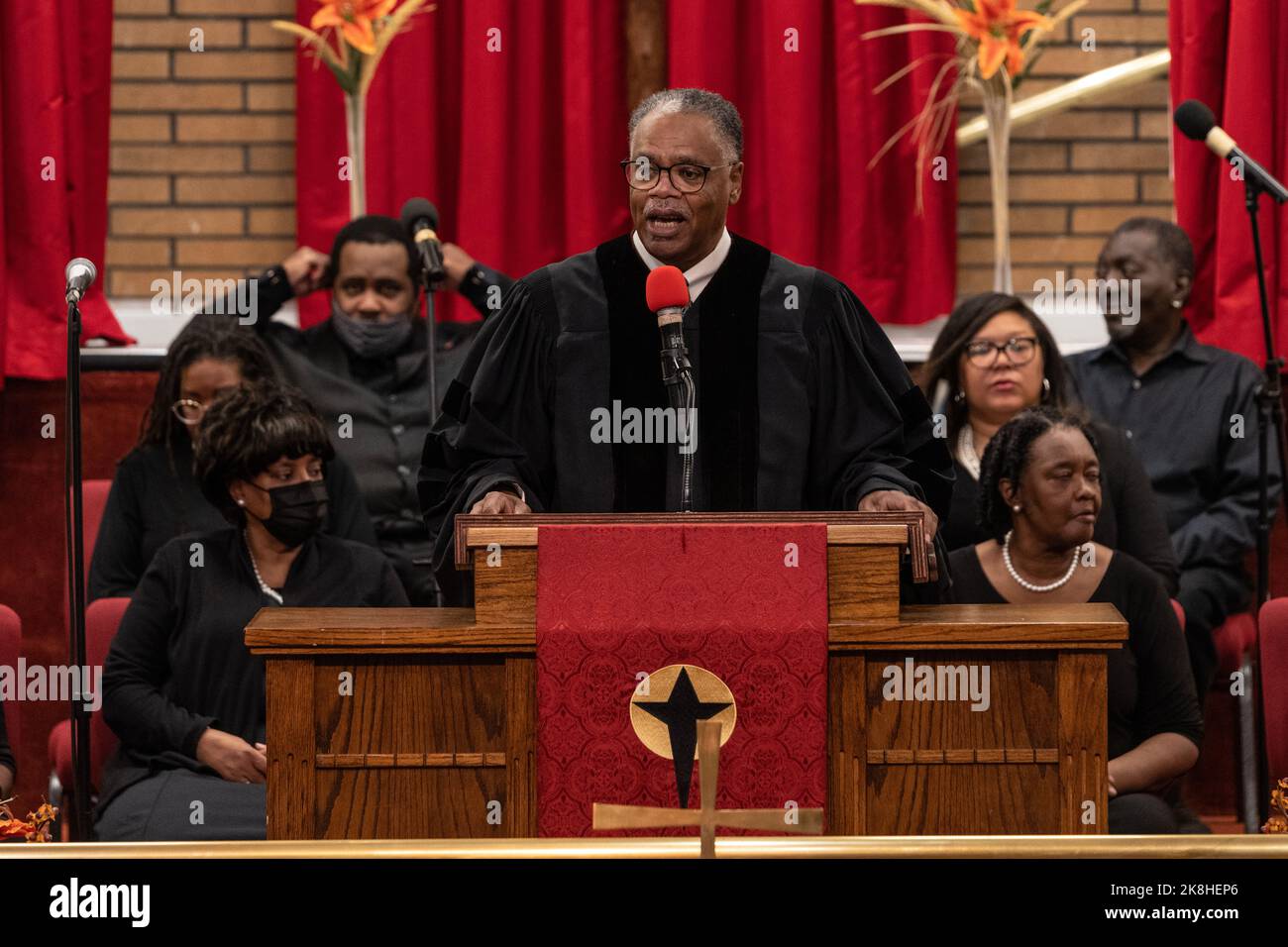 Senior Pastor Thomas D. Johnson, Sr. introduces Governor Kathy Hochul at Canaan Baptist Church ...