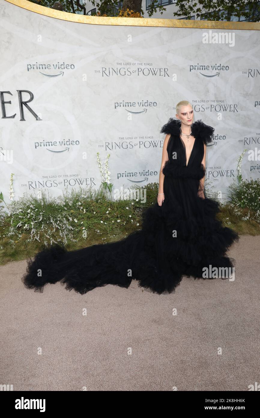 Bridie Sisson attends the World premiere of "The Lord Of The Rings: The ...