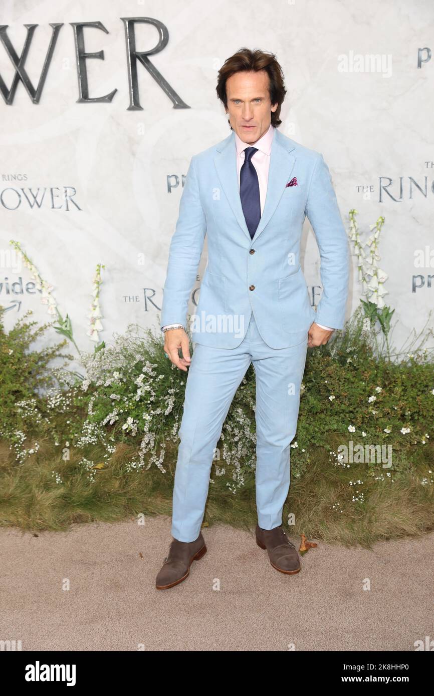 Simon Merrells attends the World premiere of "The Lord Of The Rings ...
