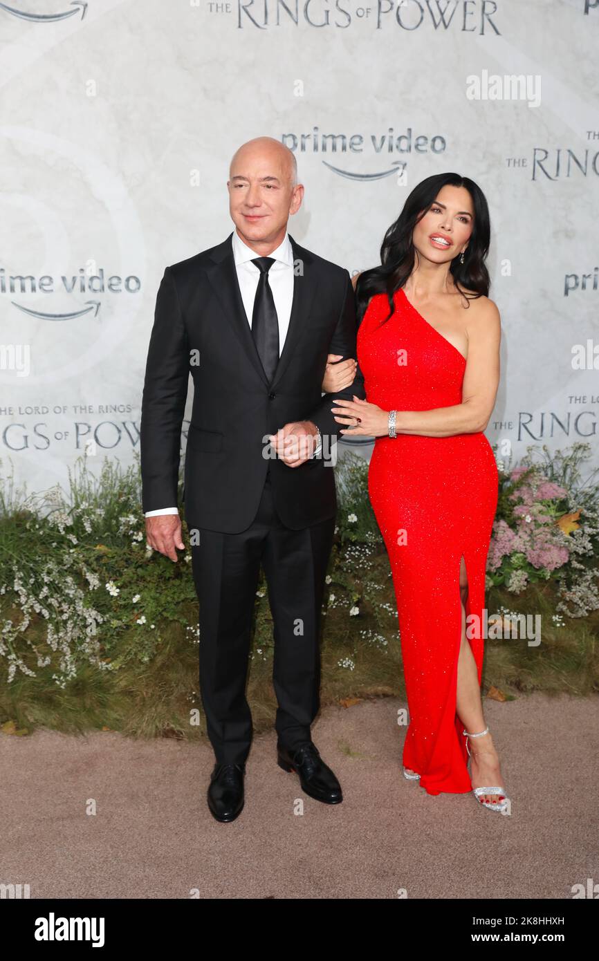 Jeff Bezos and Lauren Sanchez attend the World premiere of "The Lord Of ...