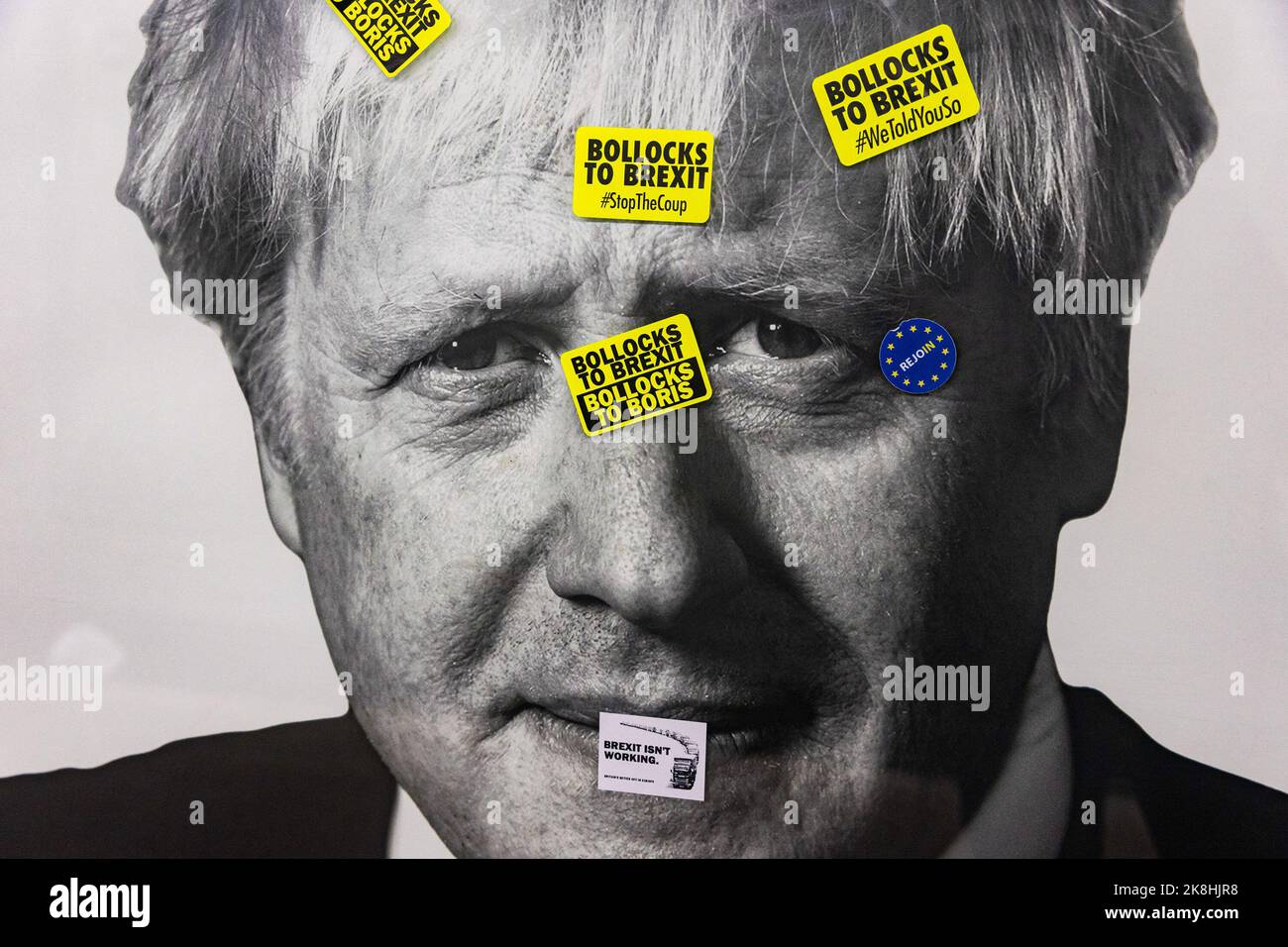 London, UK. 23rd Oct, 2022. An advert features Former Prime Minister ...