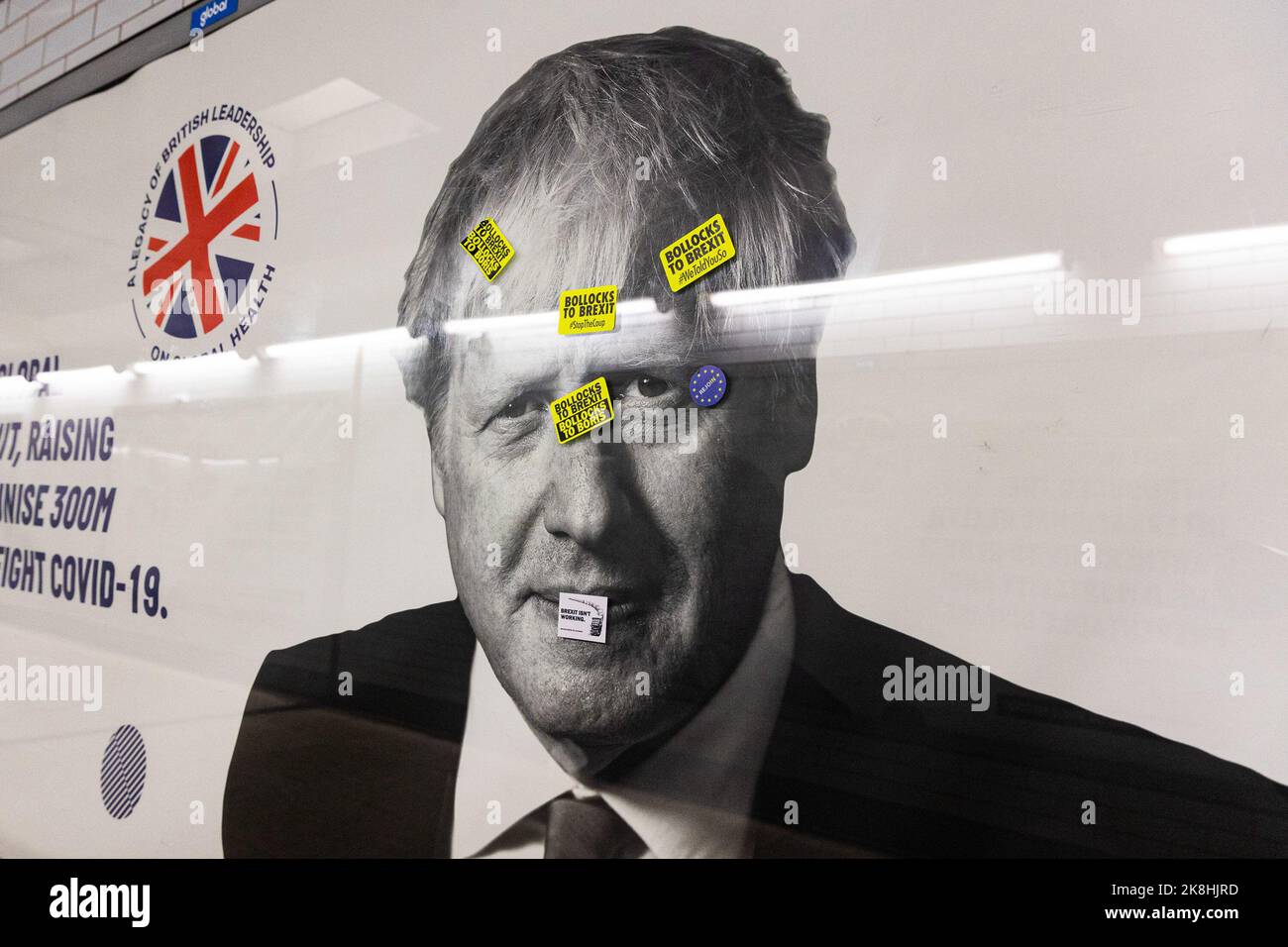 London, UK. 23rd Oct, 2022. An advert features Former Prime Minister ...