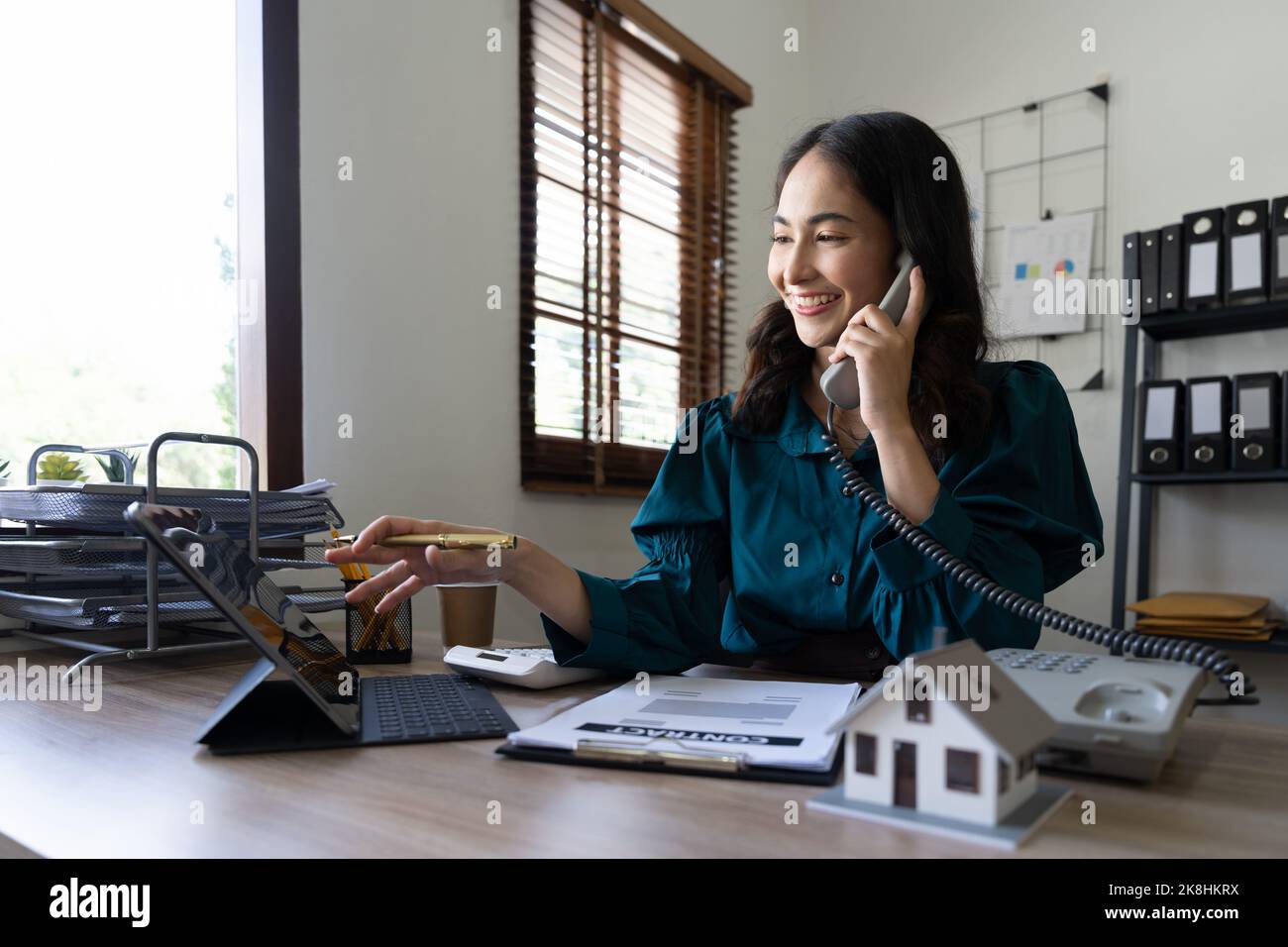 Customer decision making hi-res stock photography and images - Alamy