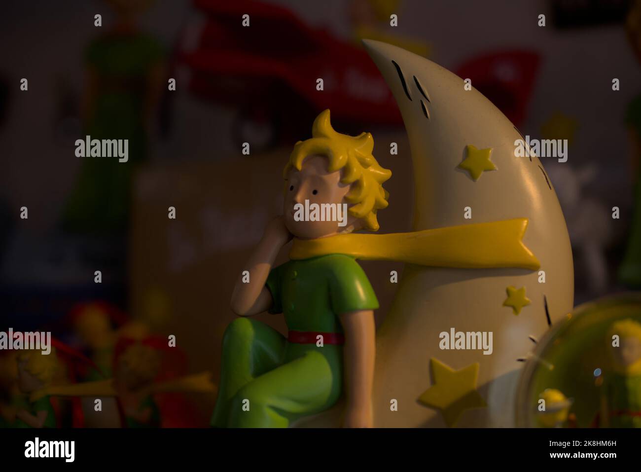El principito en la luna hi-res stock photography and images - Alamy