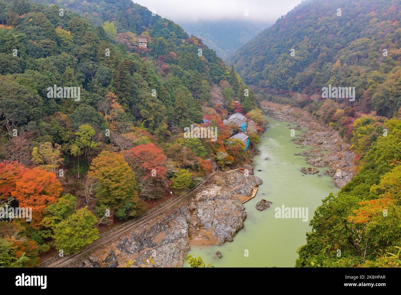 Sunny view of the fall color around Katsura River at Arashiyama, Kyoto ...