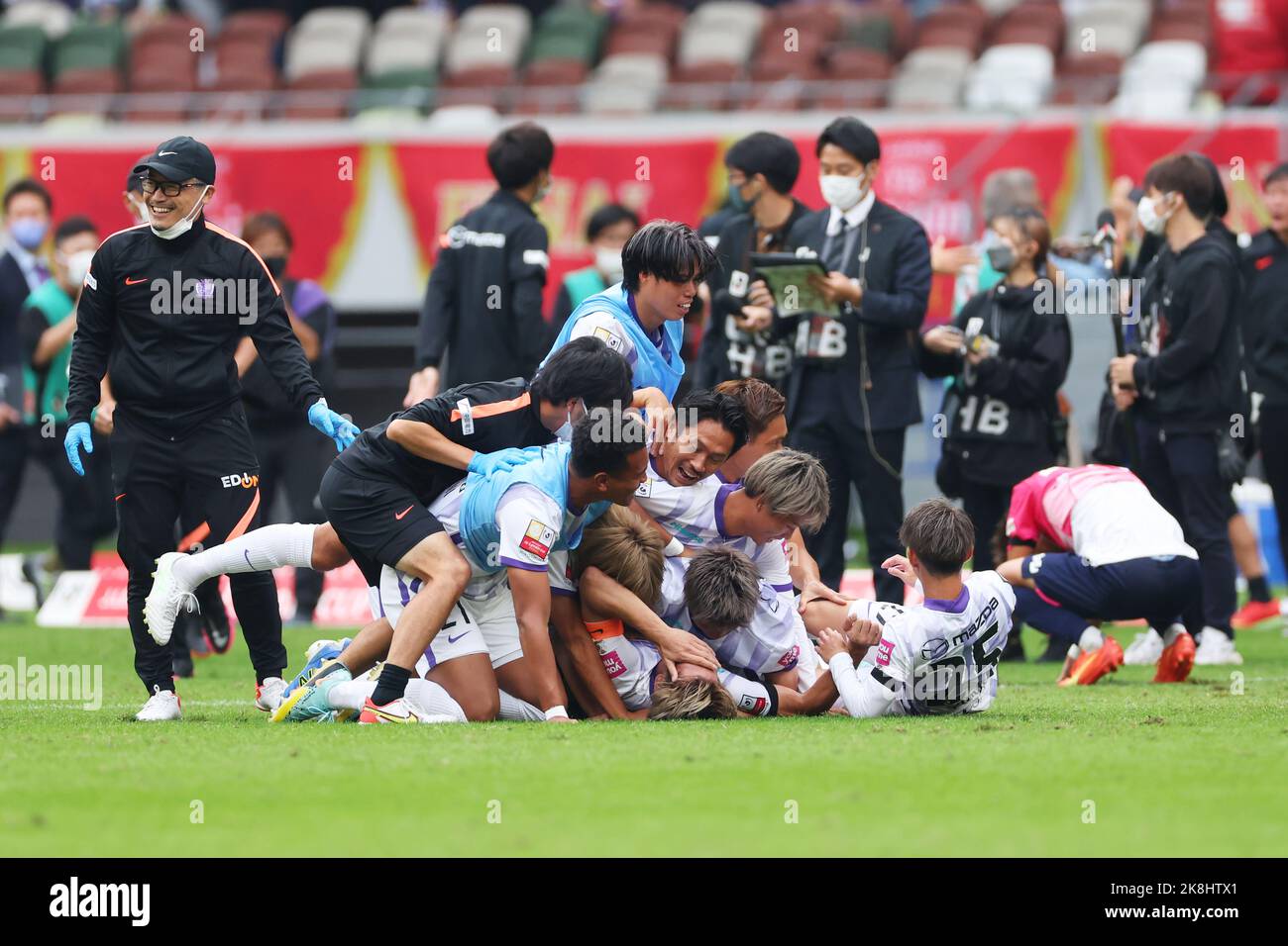 Tokyo, Japan. 22nd Oct, 2022. Sanfrecce Hiroshima team group Football ...