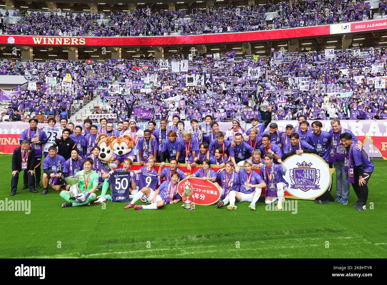 Tokyo, Japan. 22nd Oct, 2022. Sanfrecce Hiroshima team group Football ...