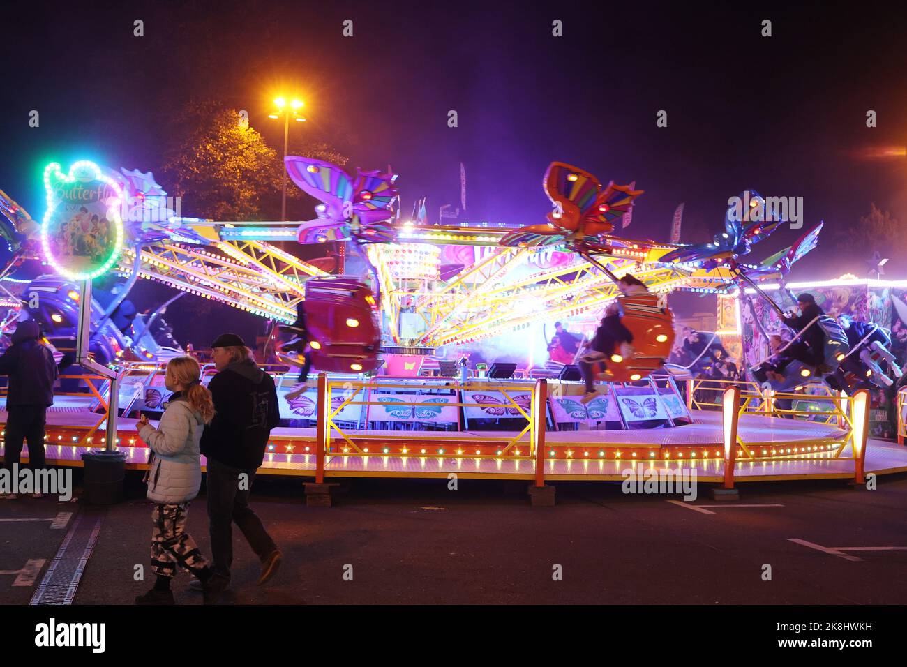 Gera, Germany. 19th Oct, 2022. The ride "Butterfly" turns colorfully ...