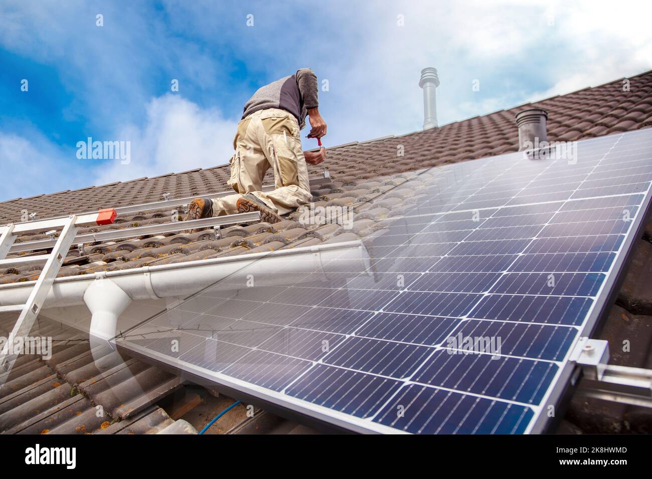 Solar cell installation hi-res stock photography and images - Alamy