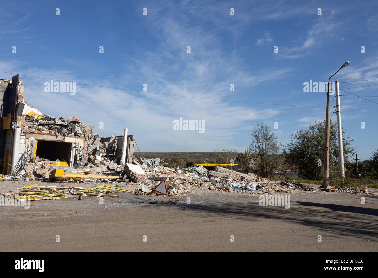 Bakhmut, Ukraine. 19th Oct, 2022. A destroyed building following ...