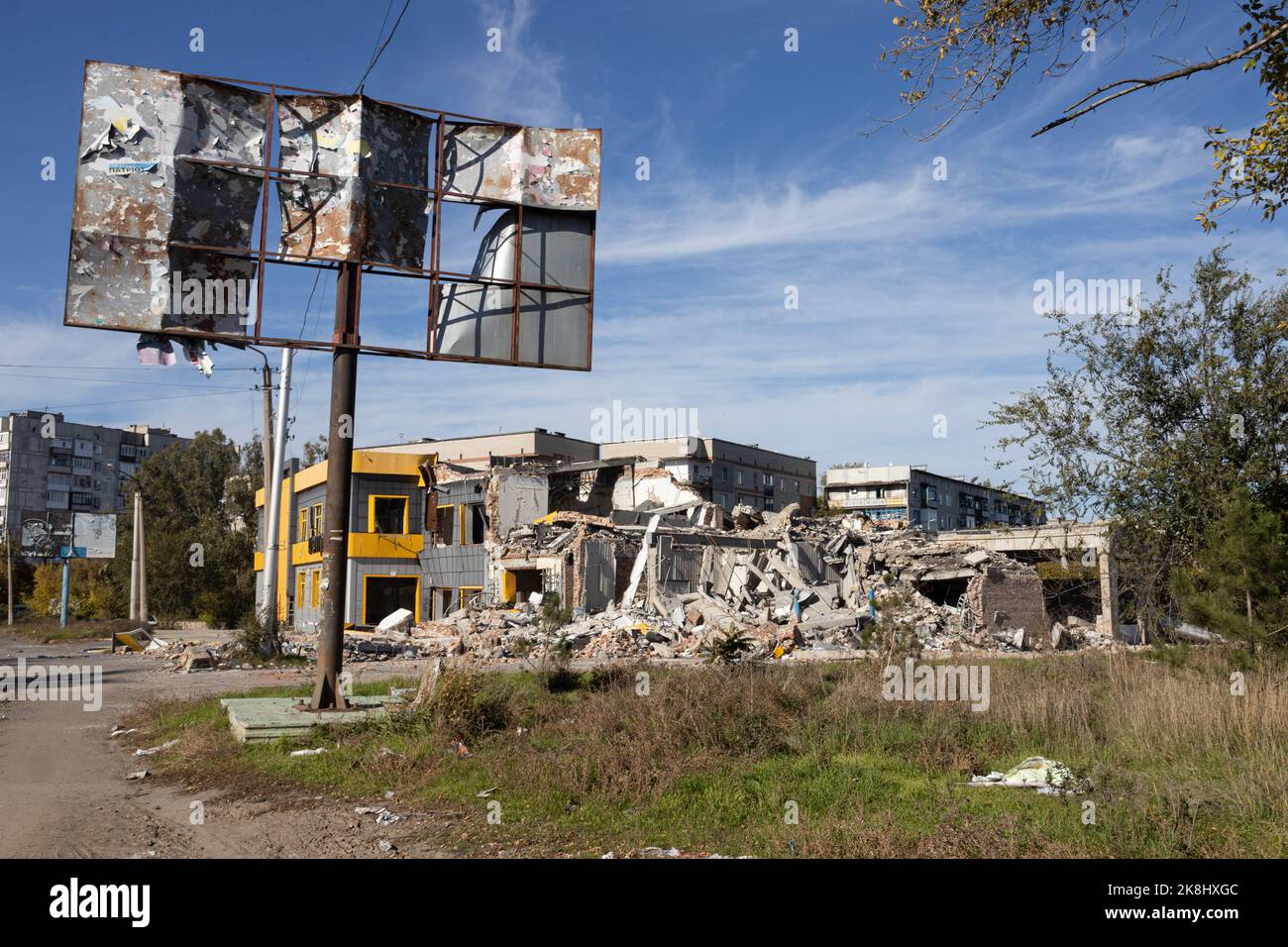 Bakhmut, Ukraine. 19th Oct, 2022. A destroyed building following ...