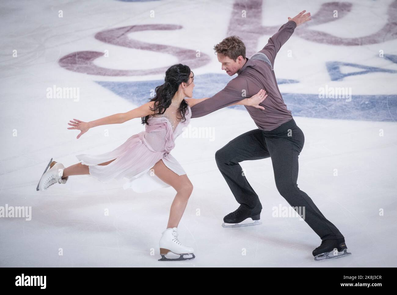 Norwood, Massachusetts, USA. 23 October, 2022. Madison Chock and Evan ...