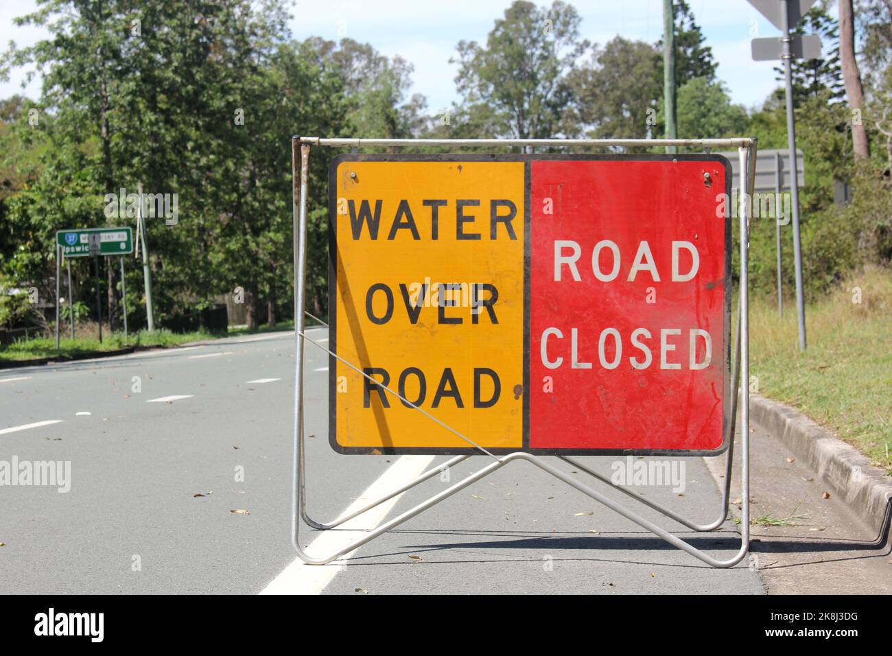Road Closure Signs on Mt Crosby Road due to flooding in Brisbane ...