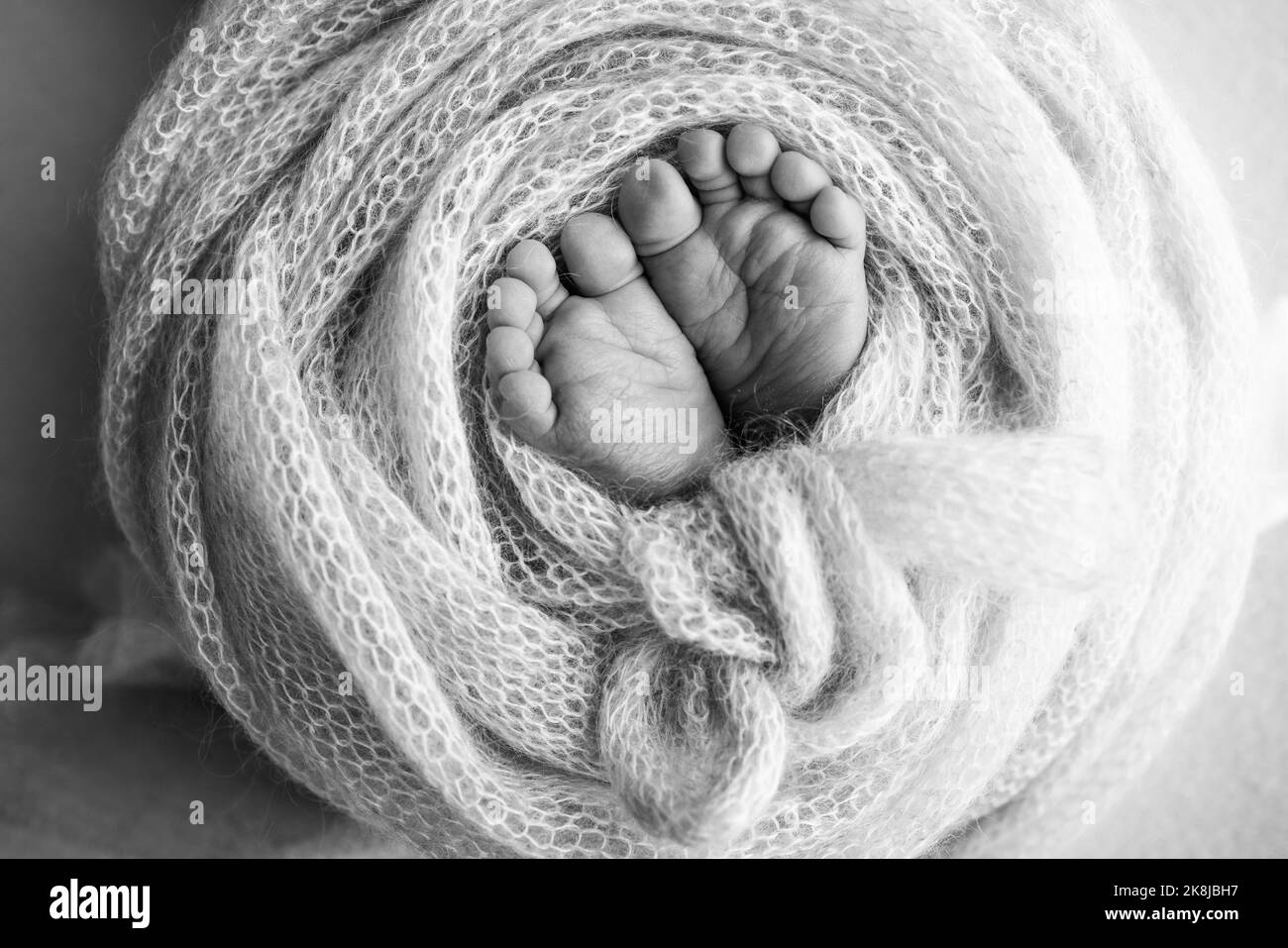 Family feet up hi-res stock photography and images - Alamy