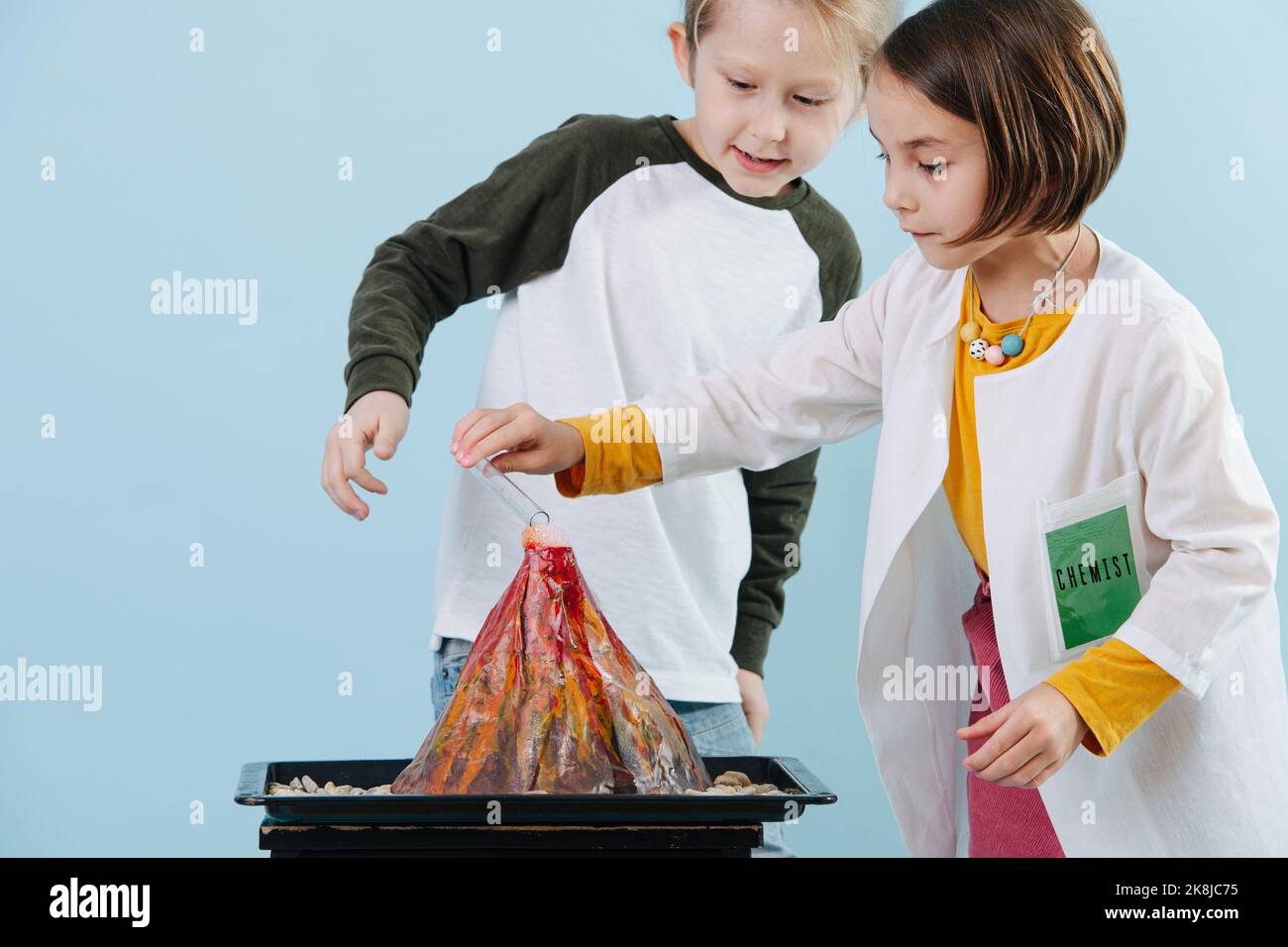 Volcano science experiment hi-res stock photography and images - Alamy
