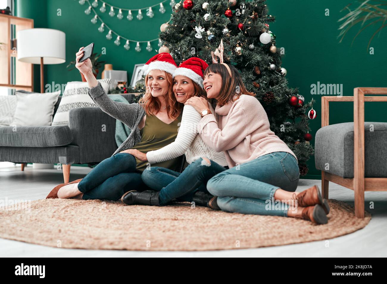 Three attractive women hi-res stock photography and images - Alamy