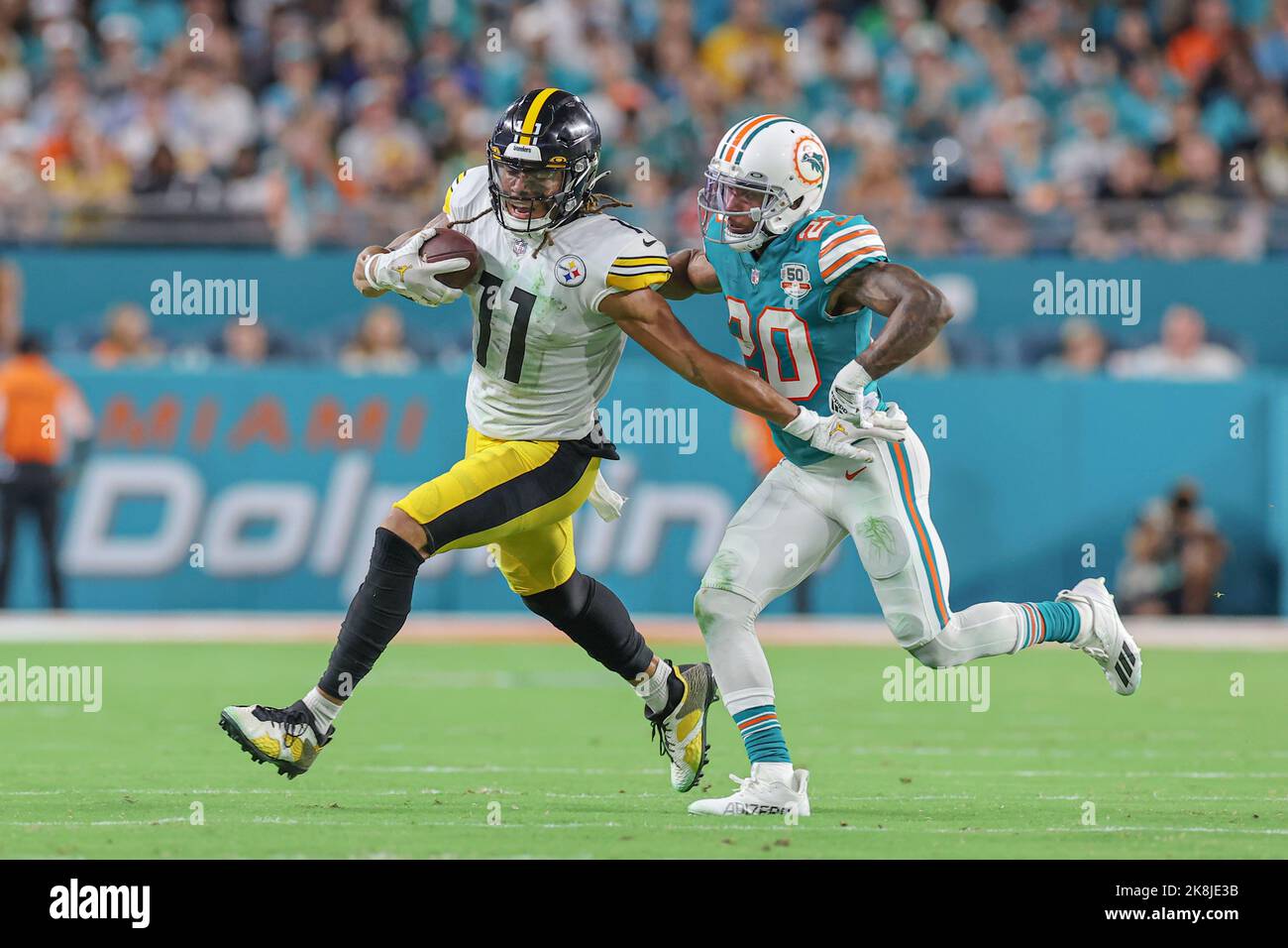 Chase claypool dolphins hi-res stock photography and images - Alamy