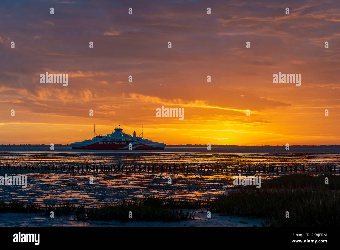 Havneby, Denmark. 24th Oct, 2022. The FRS Sylt ferry enters Havneby ...