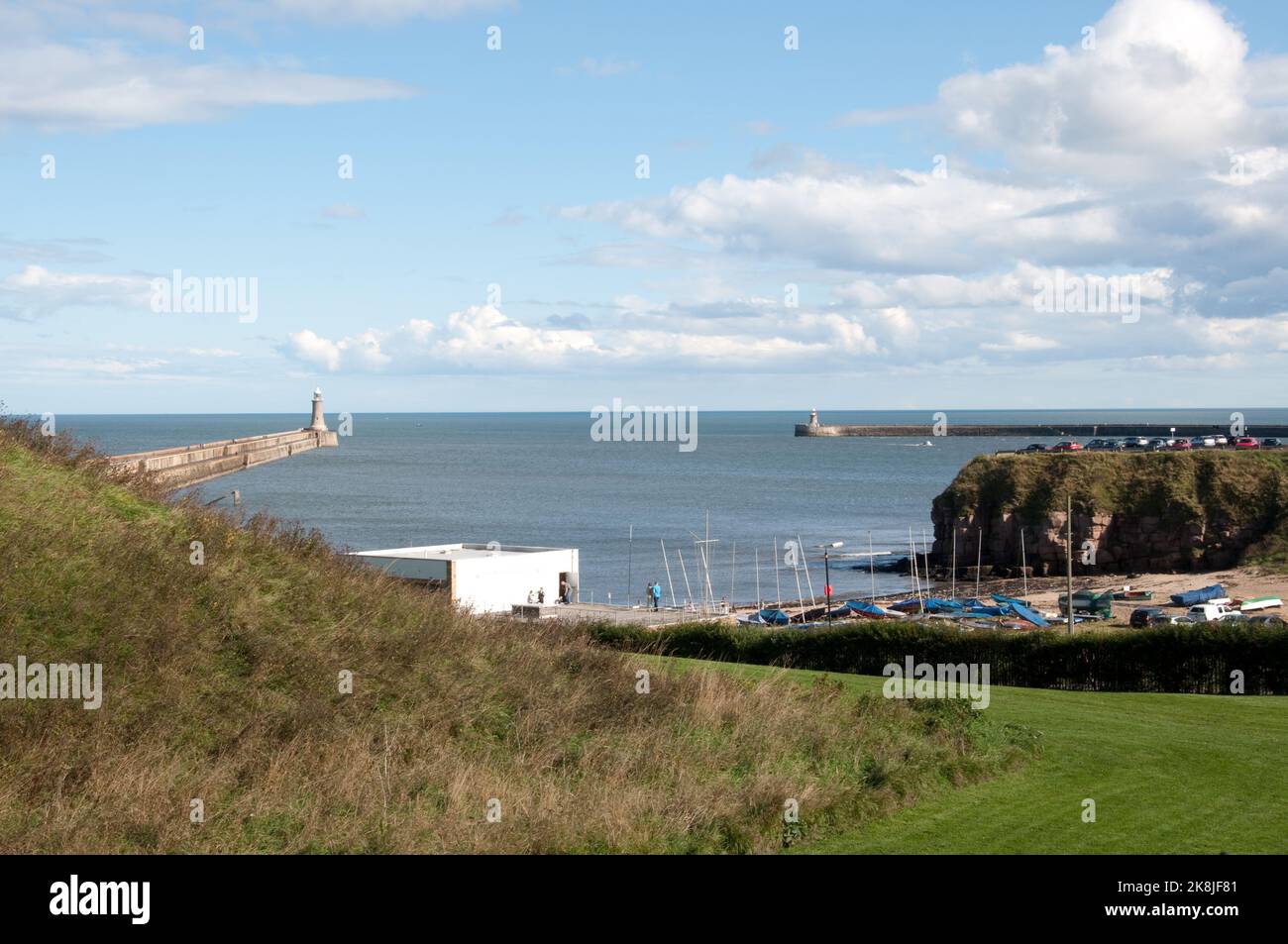 North and south piers at tynemouth hi-res stock photography and images ...