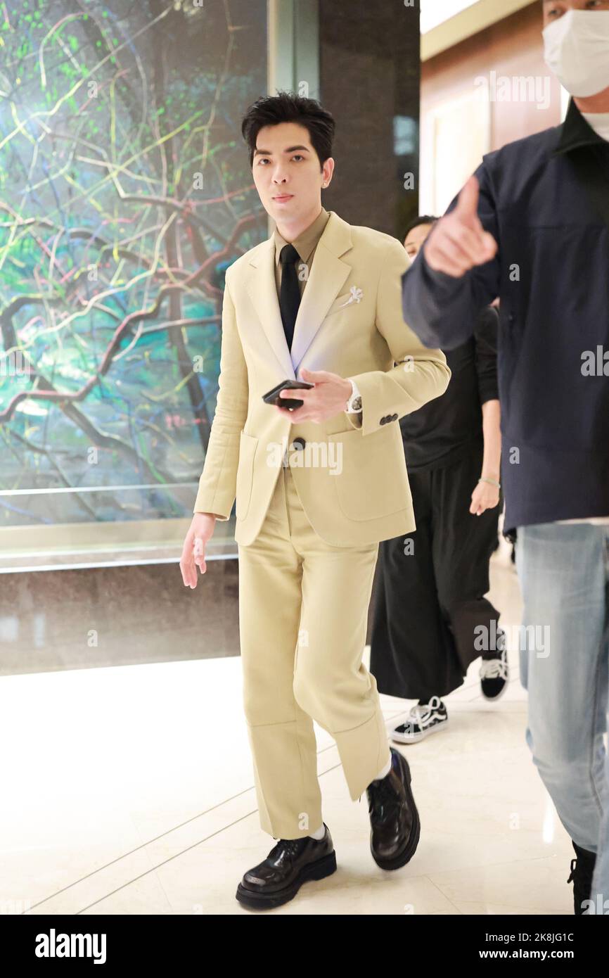 Taiwanese singer and actor Jam Hsiao was leaving the hotel in Shanghai ...