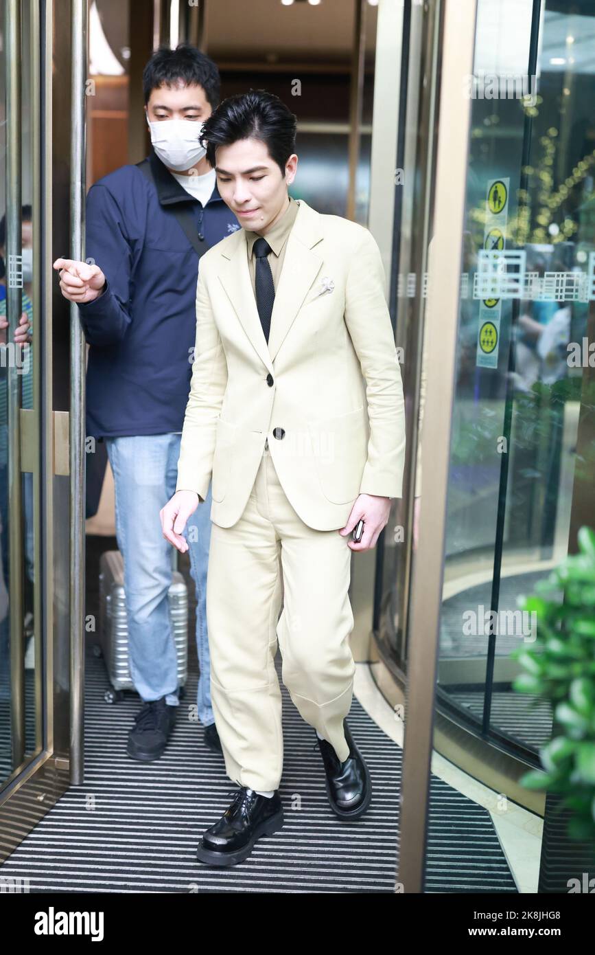 Taiwanese singer and actor Jam Hsiao was leaving the hotel in Shanghai ...
