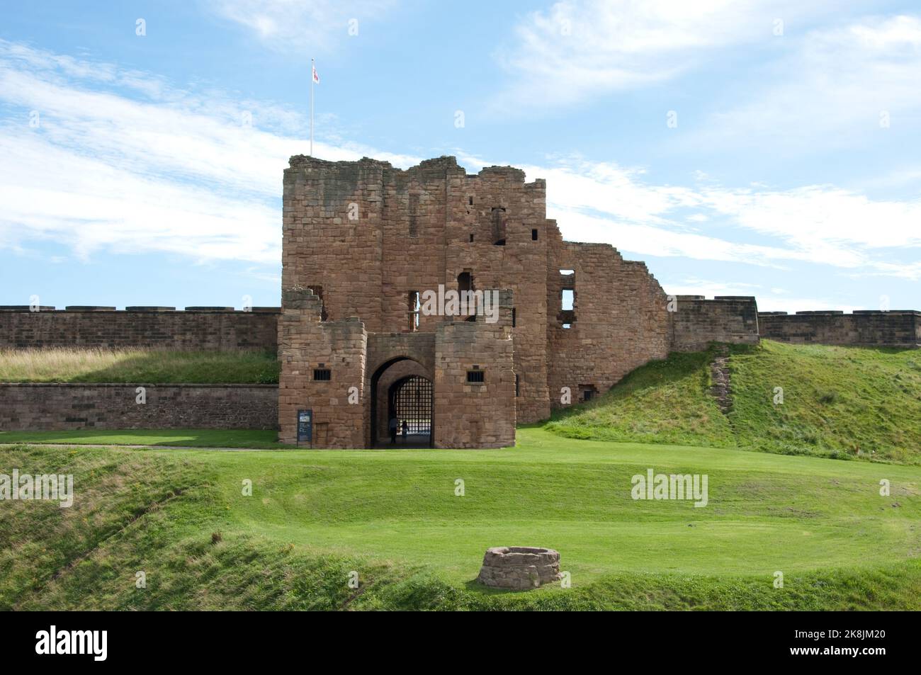 Remains of tynemouth castle and fortifications hi-res stock photography ...