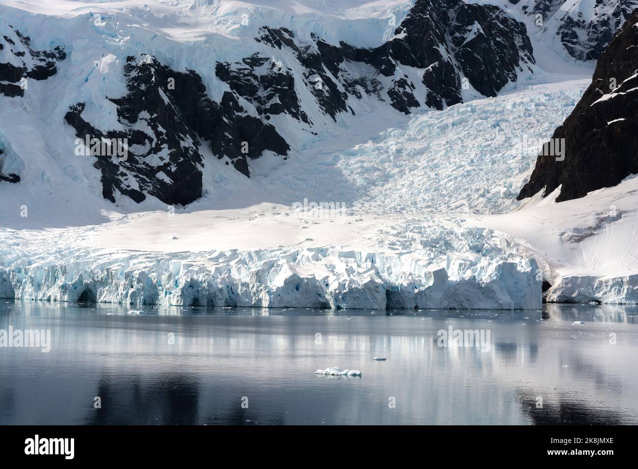 glacier at skontorp cove. danco coast. paradise harbour (bay ...