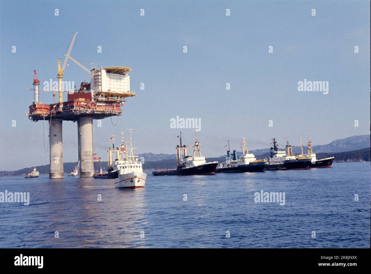 The oil drilling platform Statfjord A is towed out on the field in the ...