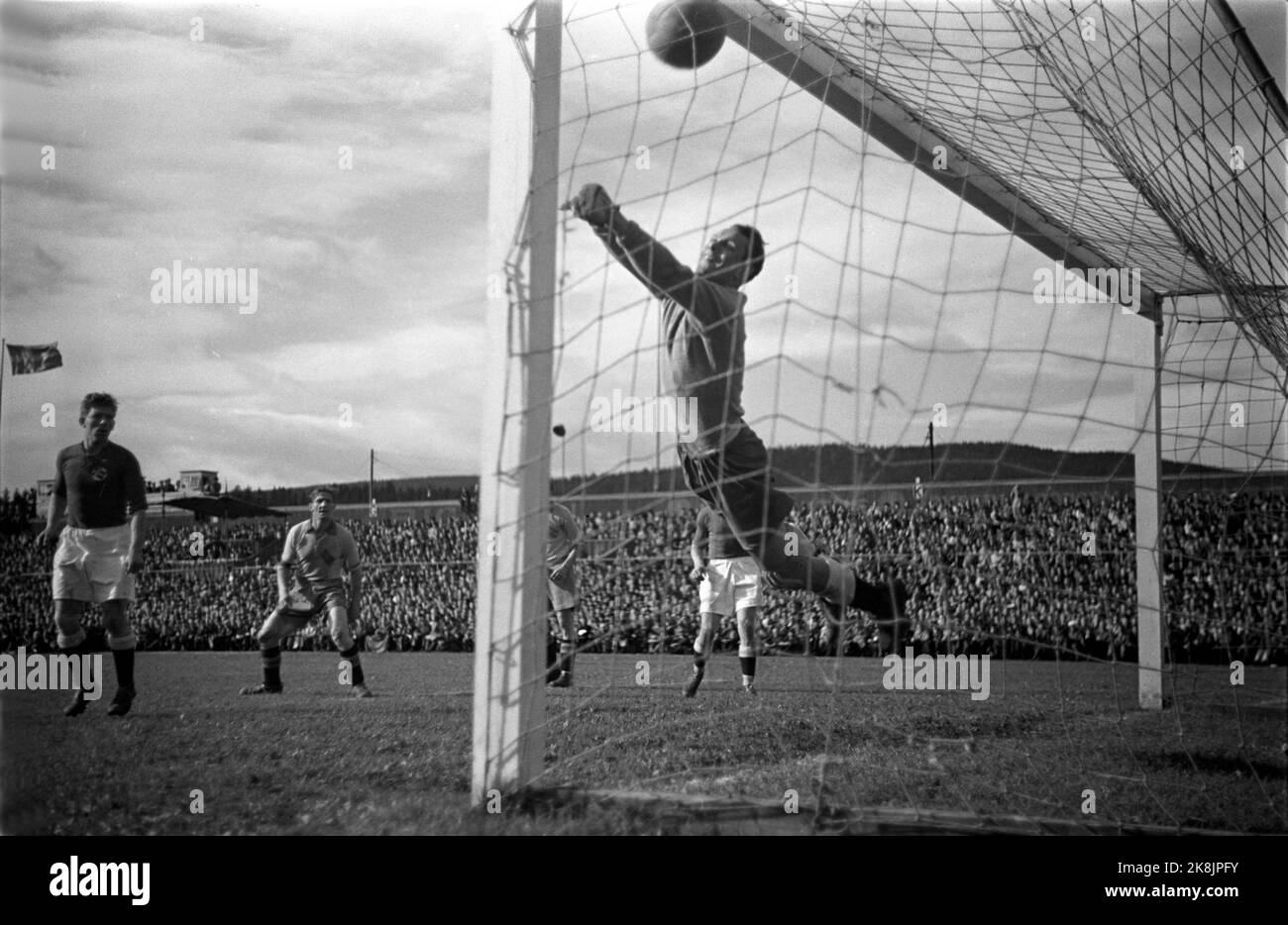 Oslo 19460915: Football - international match Norway - Sweden (0-3 ...