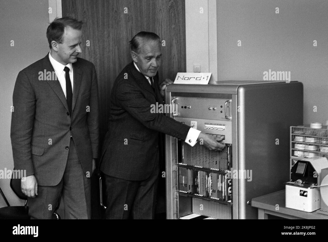 Data electronikks hi-res stock photography and images - Alamy