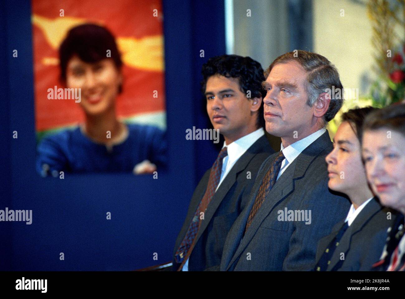 Husband michael aris sons kim alexander aris the picture hi-res stock ...