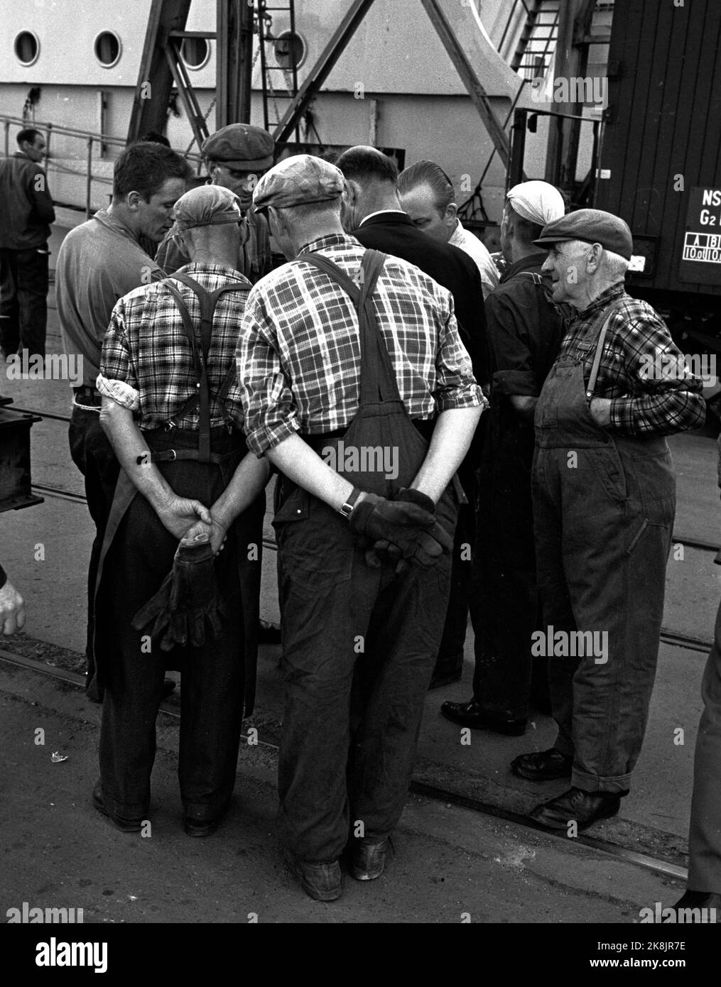 White men in africa hi-res stock photography and images - Alamy