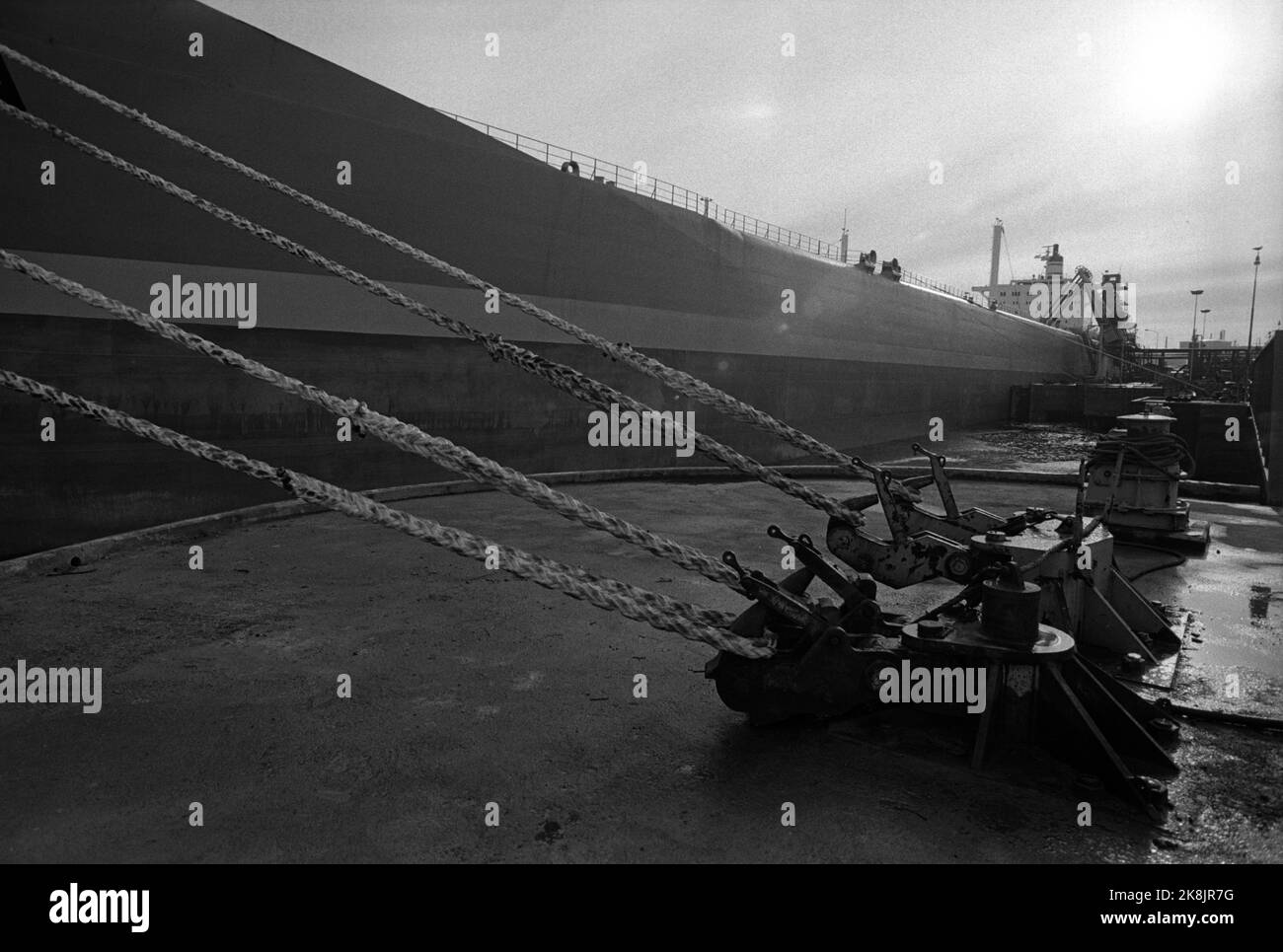 1973 oil tanker hi-res stock photography and images - Alamy