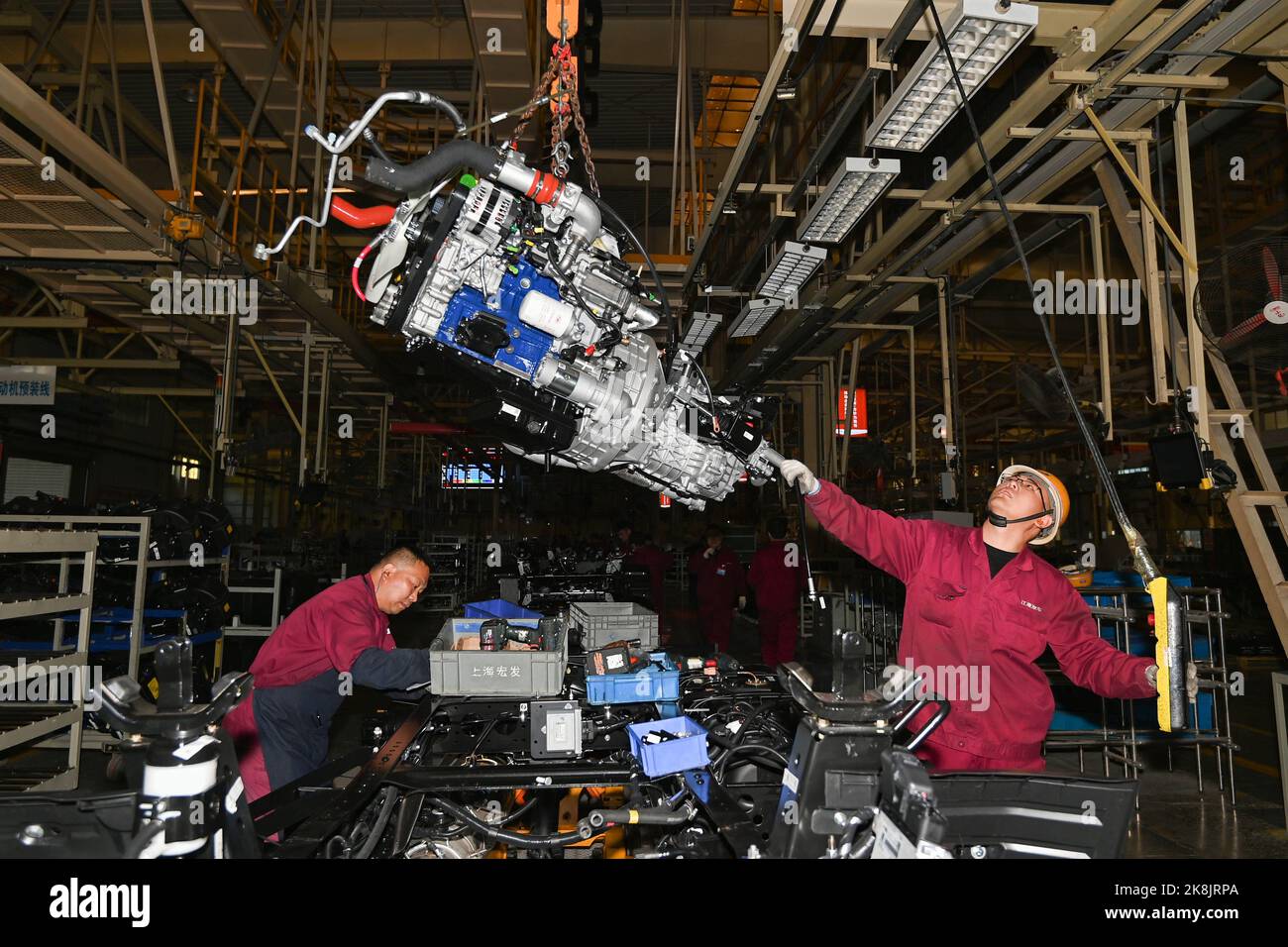 WEIFANG, CHINA - OCTOBER 18, 2022 - Workers hoist work at the final ...