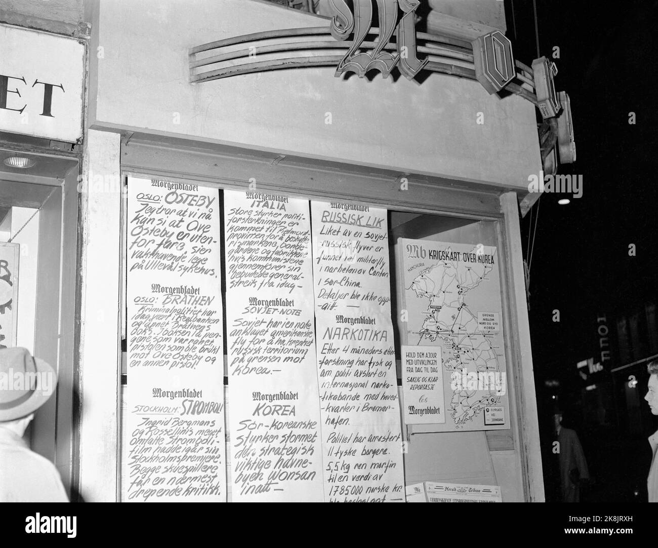 Newspaper posters hi-res stock photography and images - Alamy