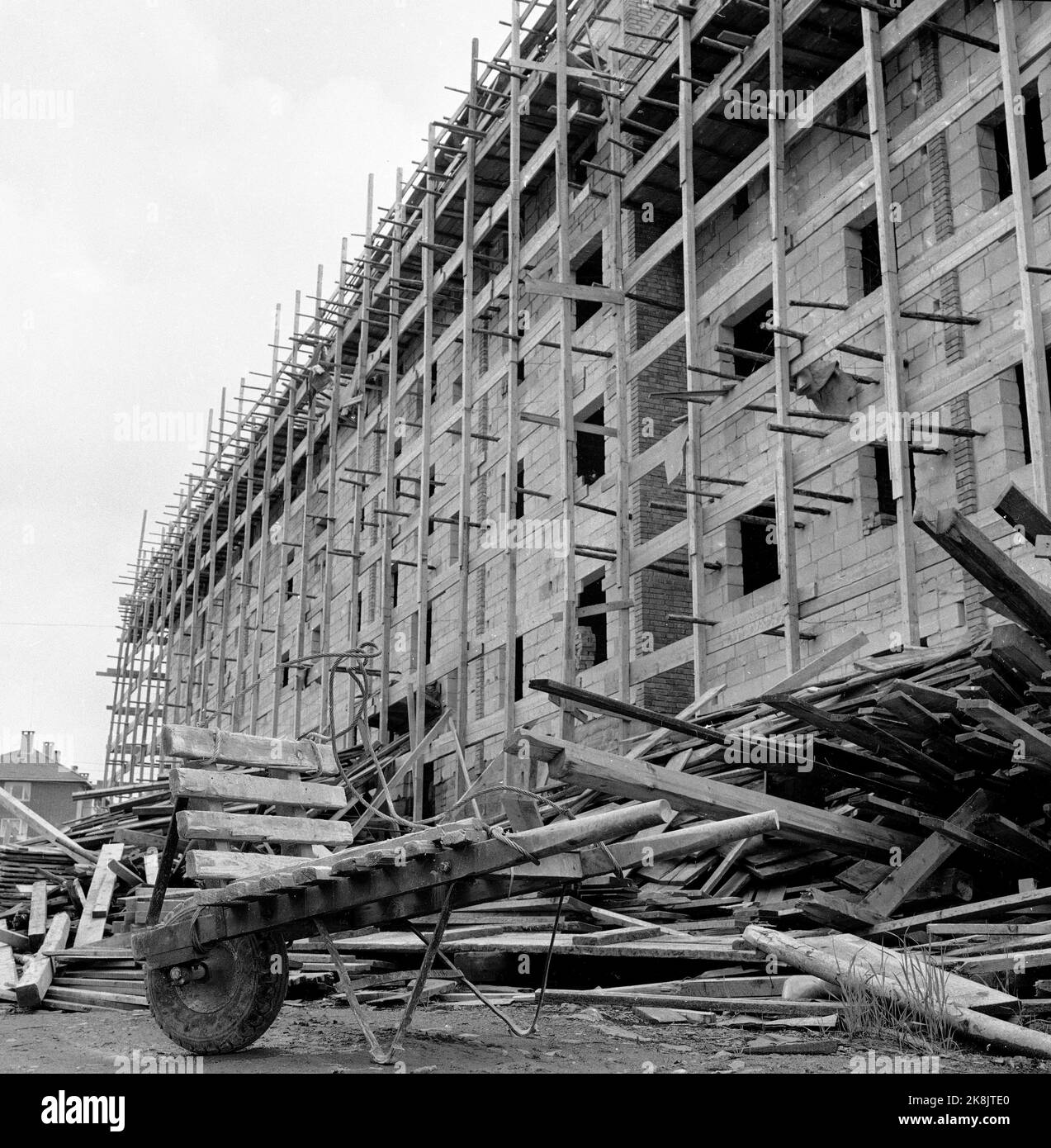 Oslo (?) 19560706 Building workers strike. Plot and quiet at the ...