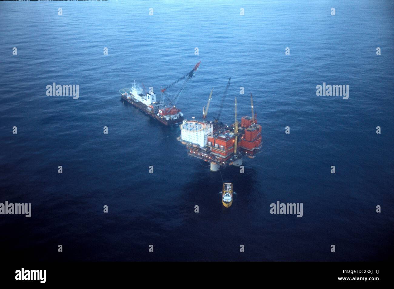 The north sea october 1977 the oil drilling platform statfjord hi-res ...
