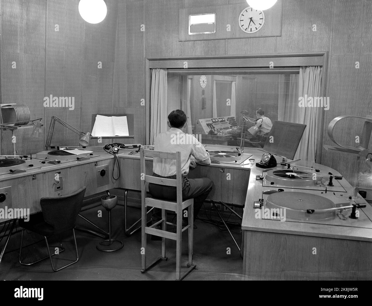 Oslo 19530701 NRK / Broadcasting, interior from control room with ...