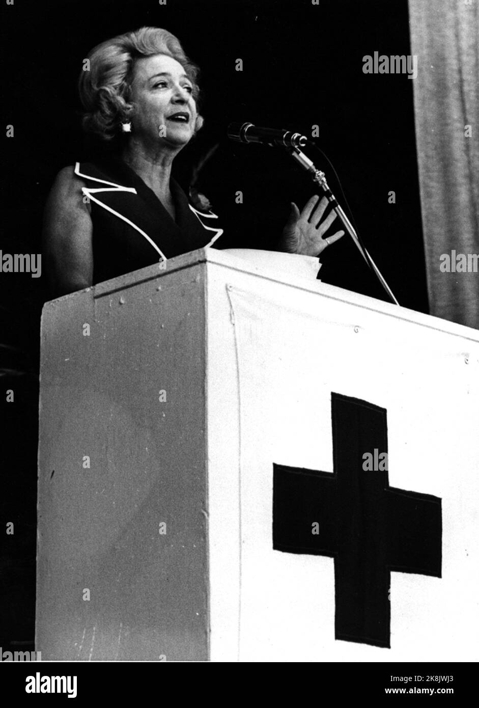 MOM Market 1973: Actress Wenche Foss speaks at the opening of the Mom ...