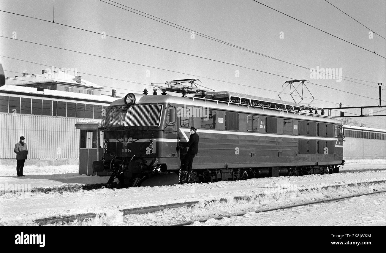 Vidar knai ntb ntb railroad train locomotives hi-res stock photography ...
