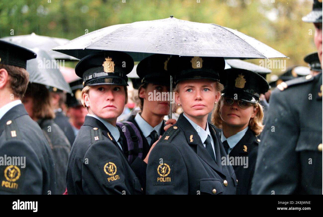 Oslo. 5,000 police officers demonstrate in Oslo. Case: For higher wages ...