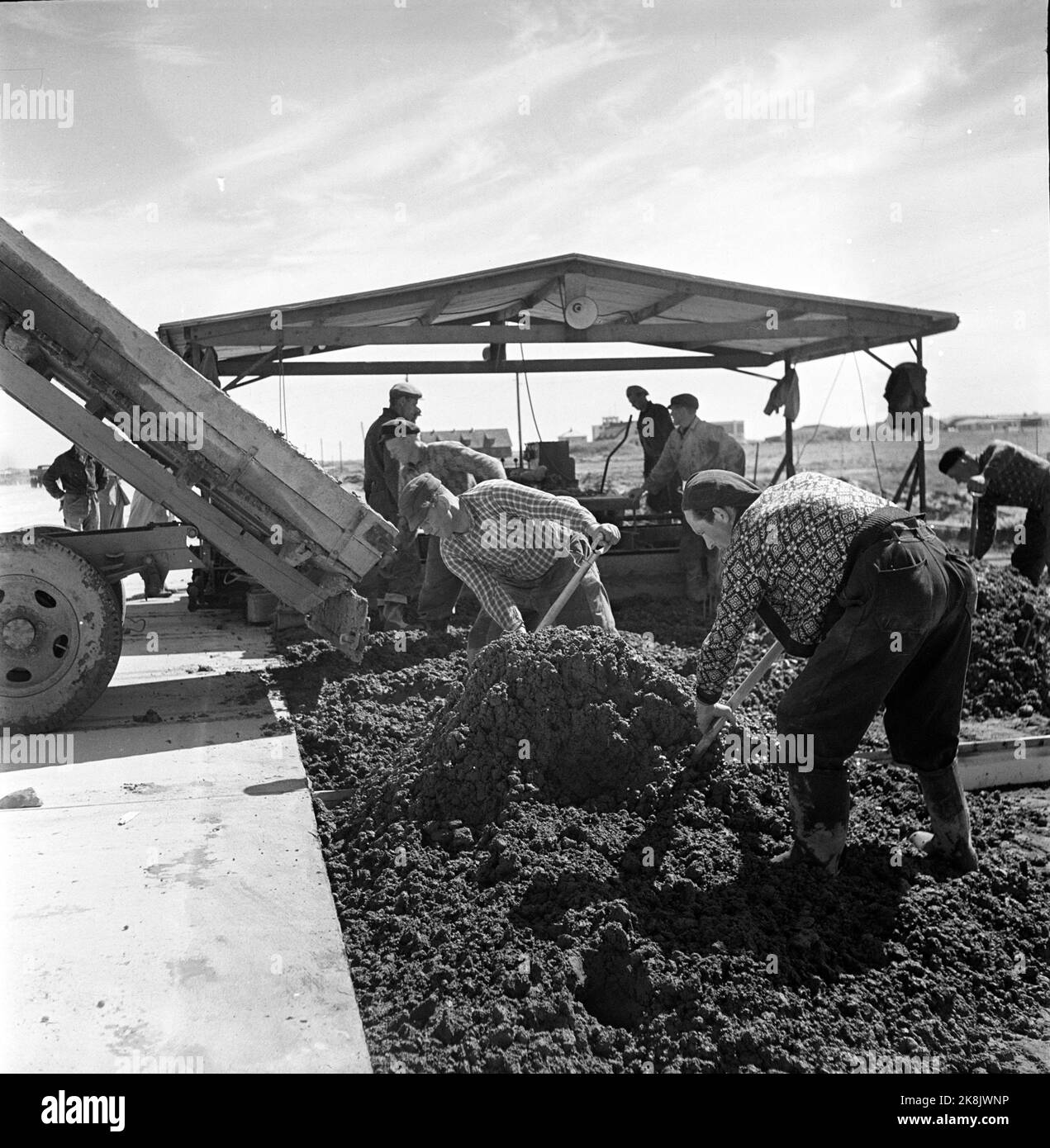 Sola 1949: Sola Airport is expanded. Total construction costs about NOK ...