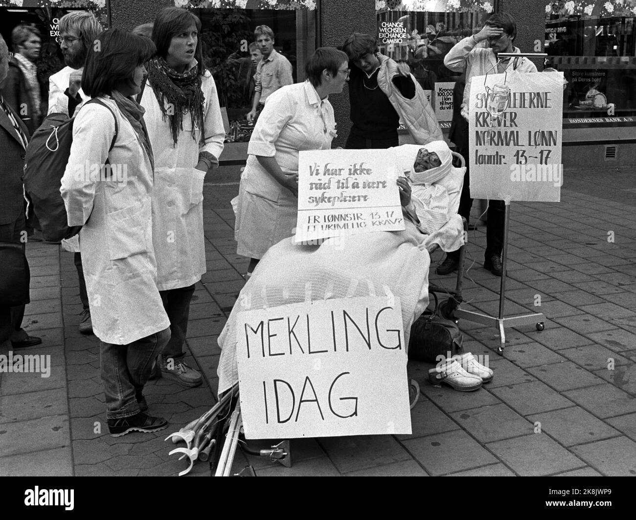 With posters and hospital beds hi-res stock photography and images - Alamy