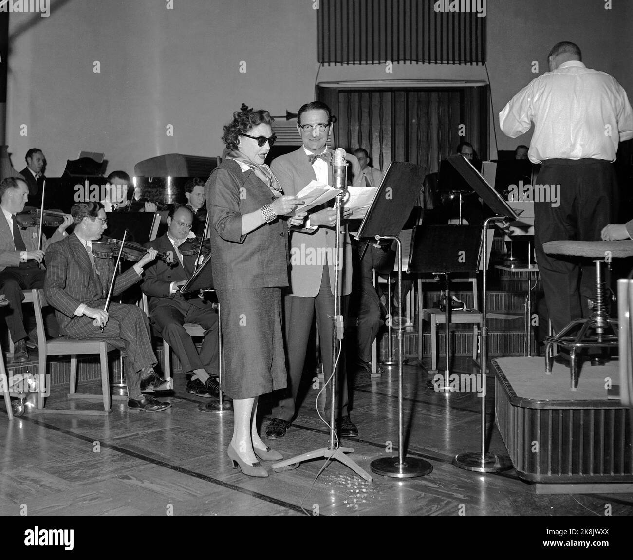 Broadcasting orchestra hi-res stock photography and images - Alamy