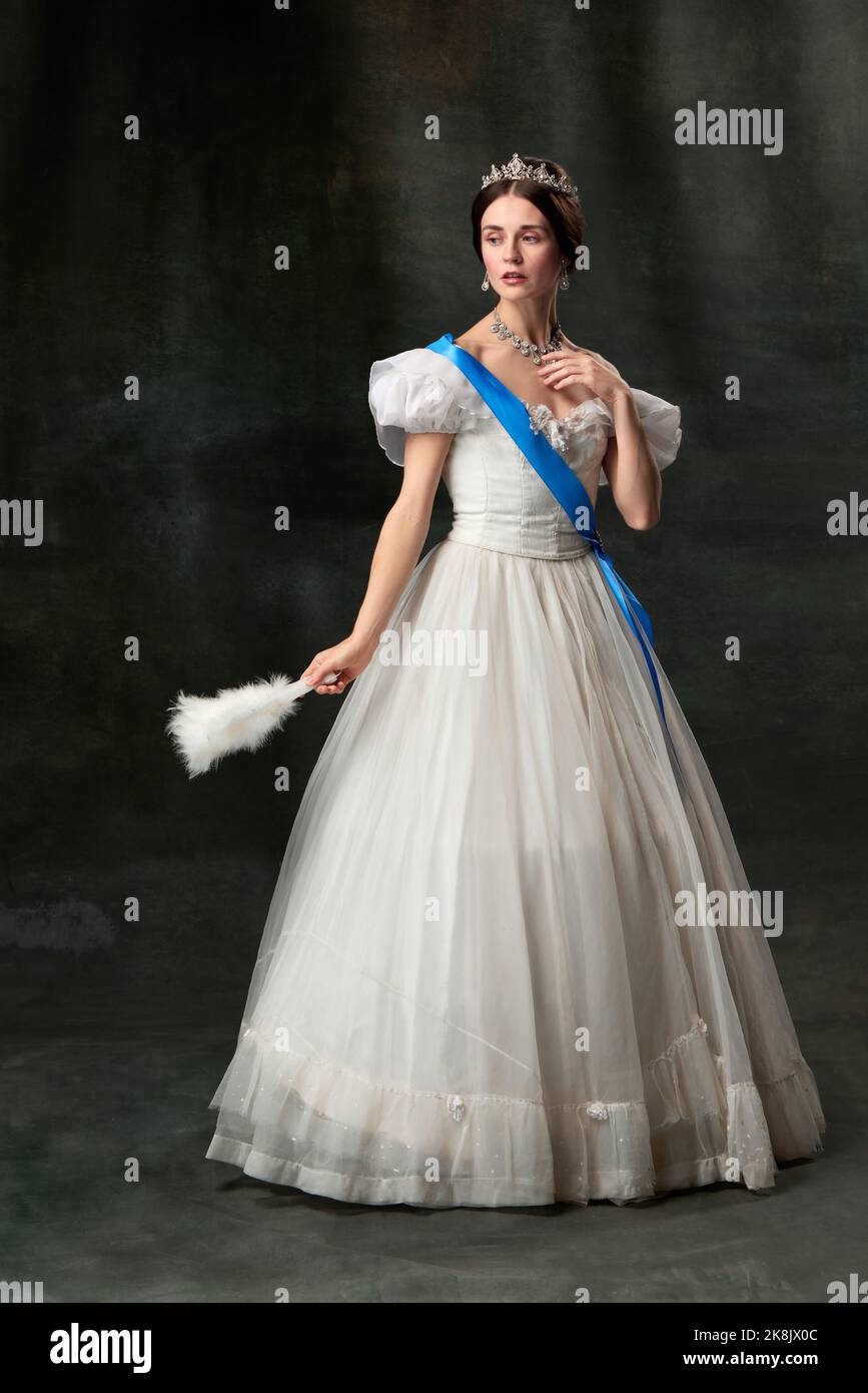 Young queen. Portrait of adorable girl in image of medieval royal ...